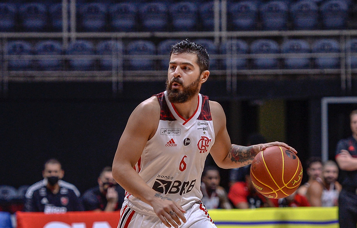 Na volta do maestro Balbi, Flamengo massacra o Minas e reforça o ...